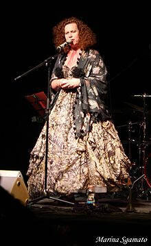 Una serata di respiro internazionale con Loco Ironico & Sarah Jane ...